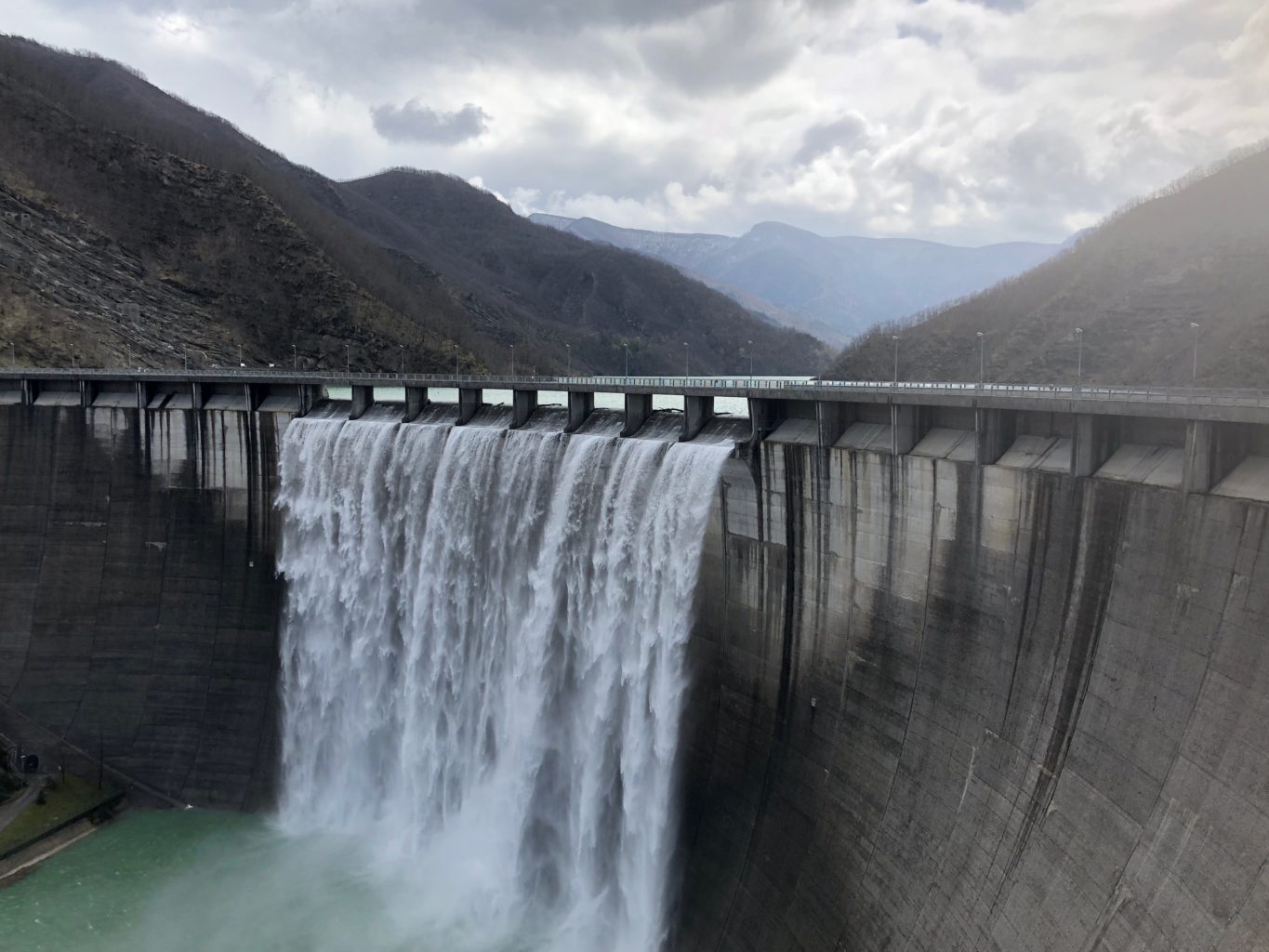 La Diga di Ridracoli è piena: via alla tracimazione | Centro Meteo ...